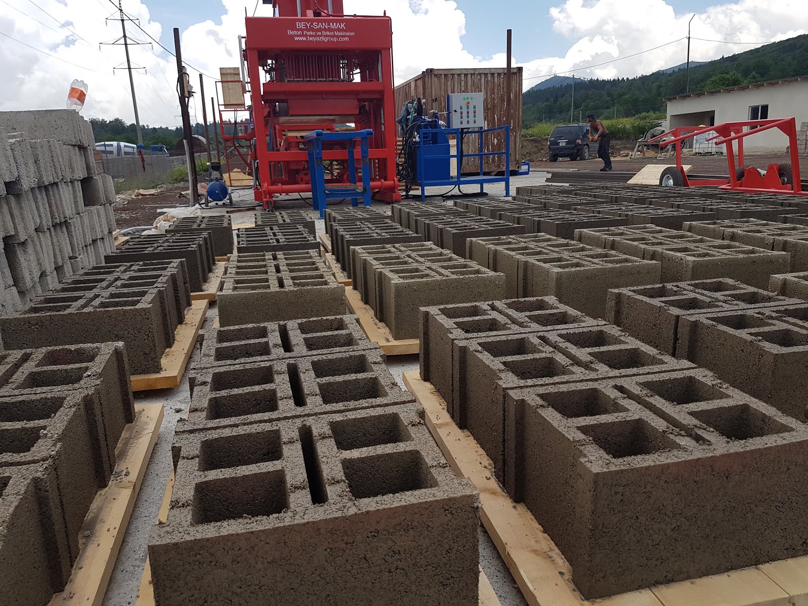 MACHINE A BRIQUE ET PAVÉ PRS 402 SEMI-AUTOMATIQUE