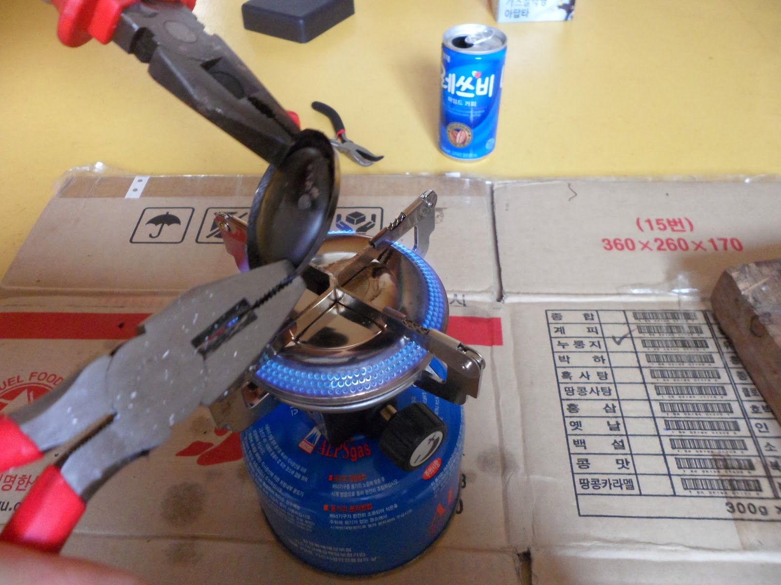 How to make the 'pop pop' boats' steam engine with an iron can ...