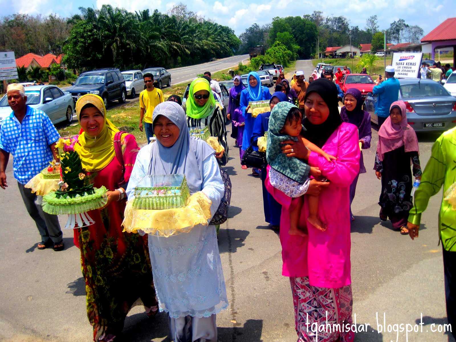 **TqahMisdar**: ~rombongan meminang~
