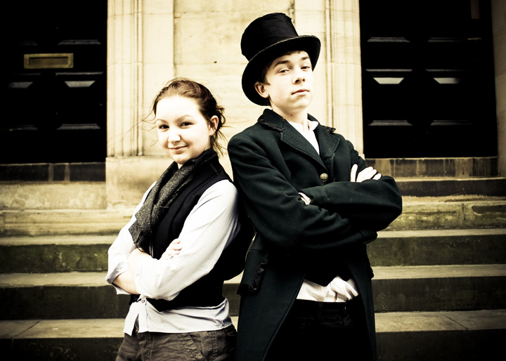 Theatre Photography, set design, graphic design and reviews: 'Oliver ...