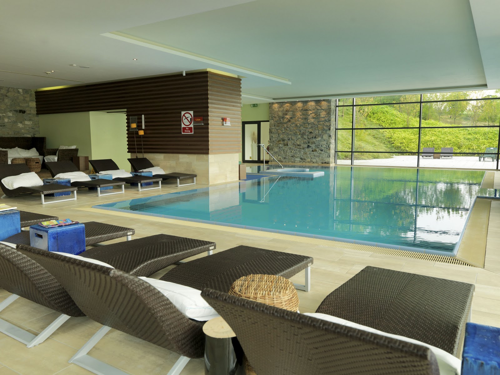 Emily Quinn: Farnham Estate, Radisoon Hotel, Cavan