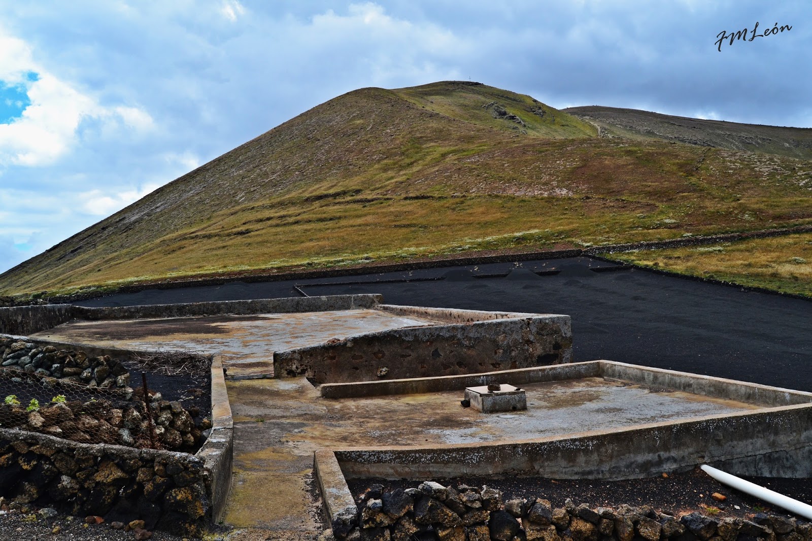 Entre Veredas y Volcanes: Aljibes almacenes de vida.
