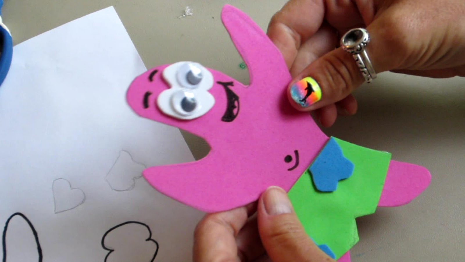 EasyMeWorld: How To Make Spongebob and Patrick Sock Puppets
