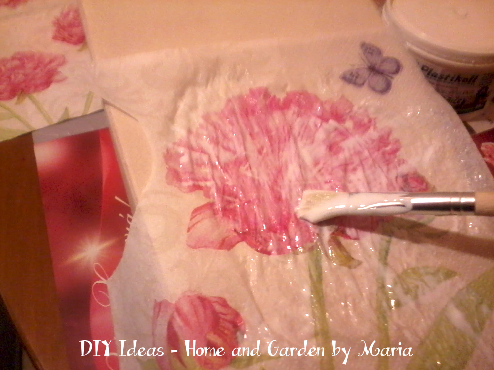 DIY Ideas - Home and Garden by Maria: Decoupage - Ντεκουπάζ σε Κασπώ.