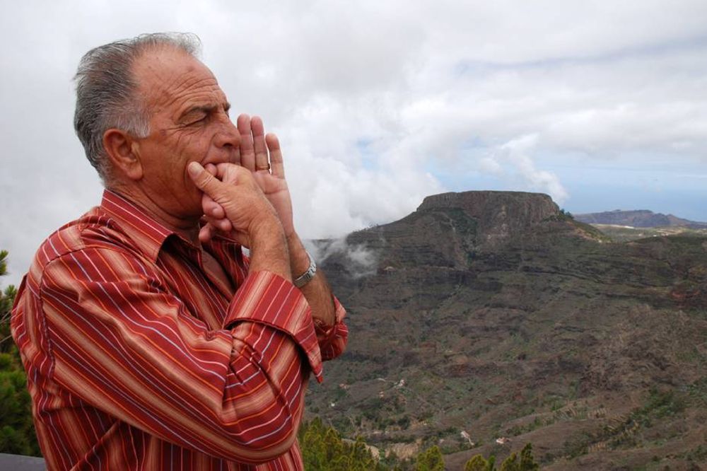 THE GRANDMA'S LOGBOOK ---: 'SILBO GOMERO', THE ANCIENT GUANCHE LANGUAGE