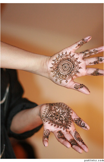 Mehndi 360: Round dot mehndi design
