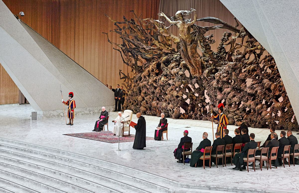 Enseñando la Sana Doctrina: Imágenes satánicas y paganas en el Vaticano.