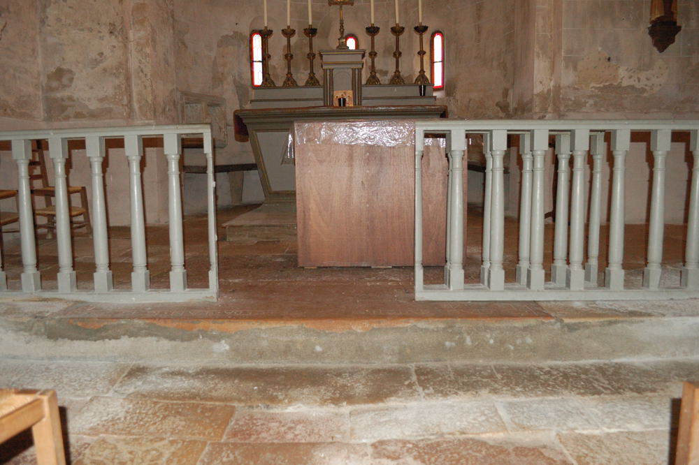 A Glossary of Romanesque Architecture: Chancel (choir railing ©)