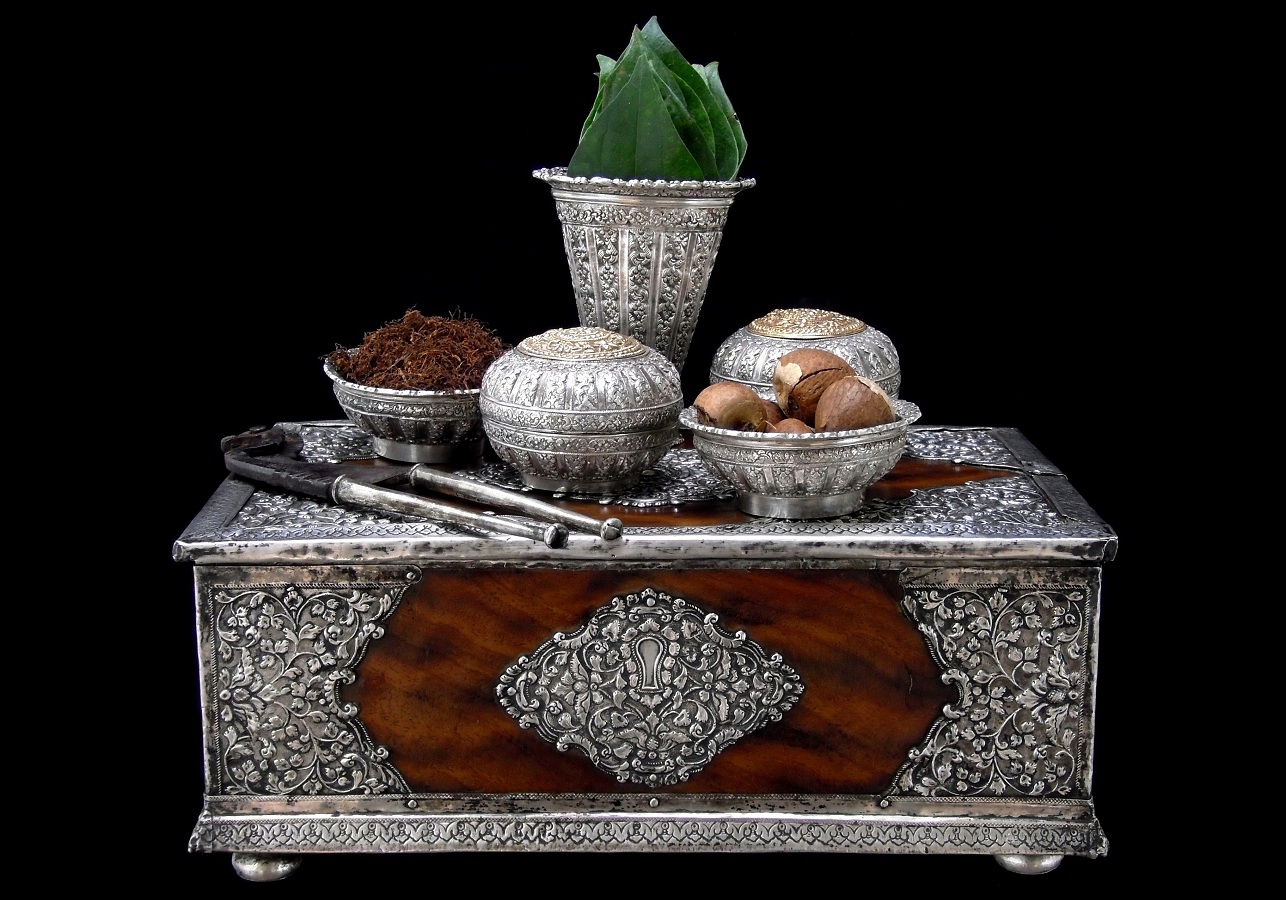 PATINA FOLK & ETHNOGRAPHIC ART: DUTCH COLONIAL SILVER MOUNTED BETEL BOX SET