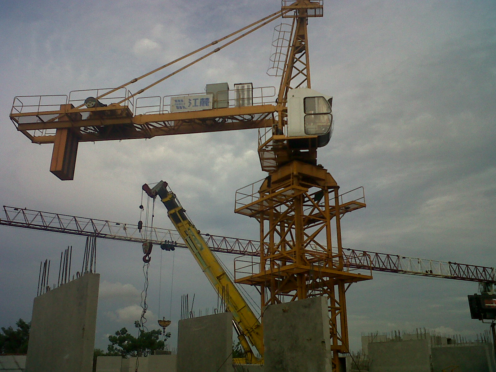 TOWER CRANE INDONESIA: 2012