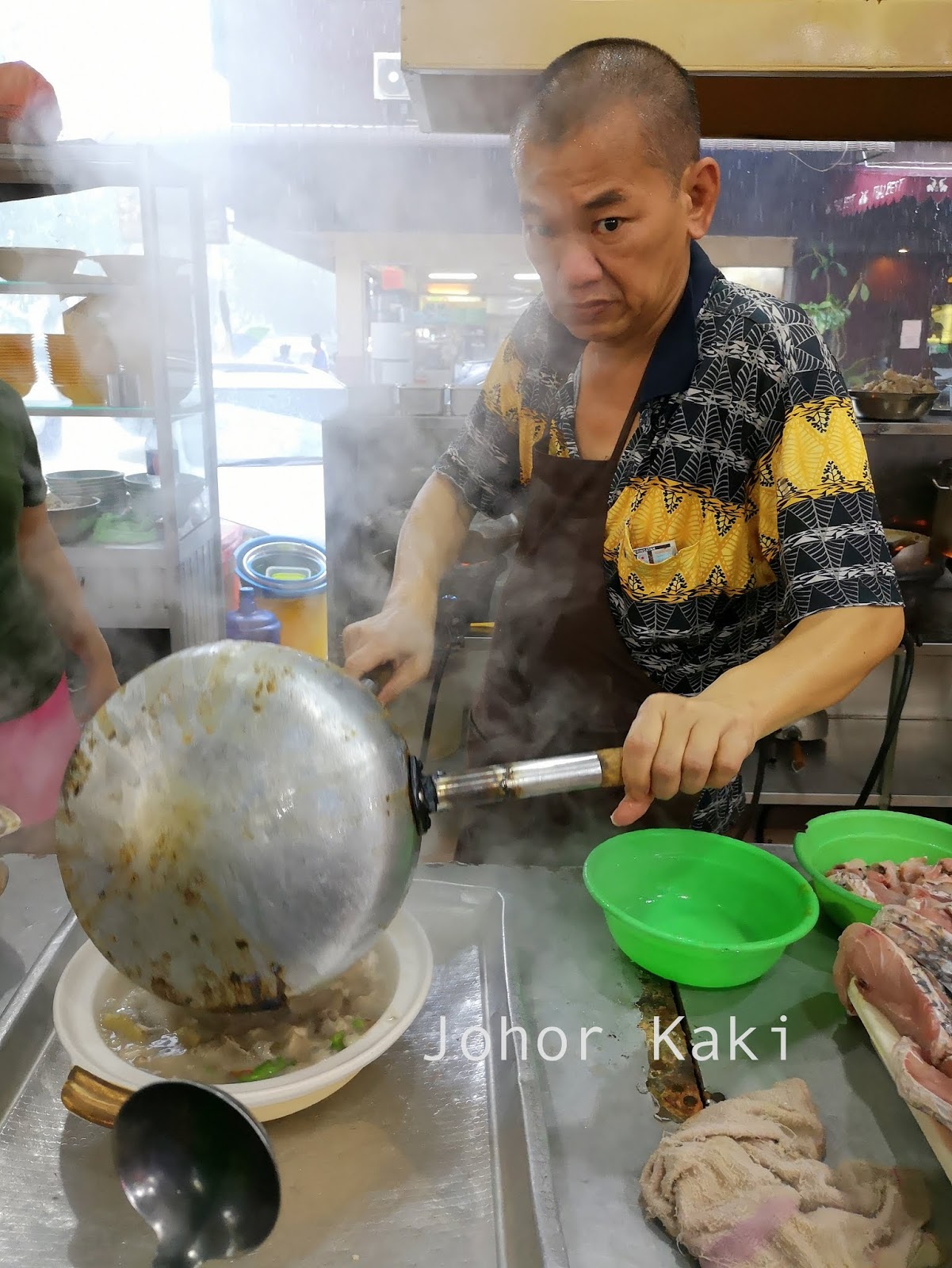 Lengkuas Fish Soup at Eatern Food Court in Batam Indonesia 平记鱼汤 |Tony ...