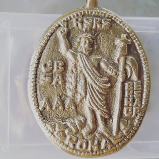 UNIVERSAL AMULETS : MAGICAL, MARVELOUS, AND MIRACULOUS MEDALLIONS