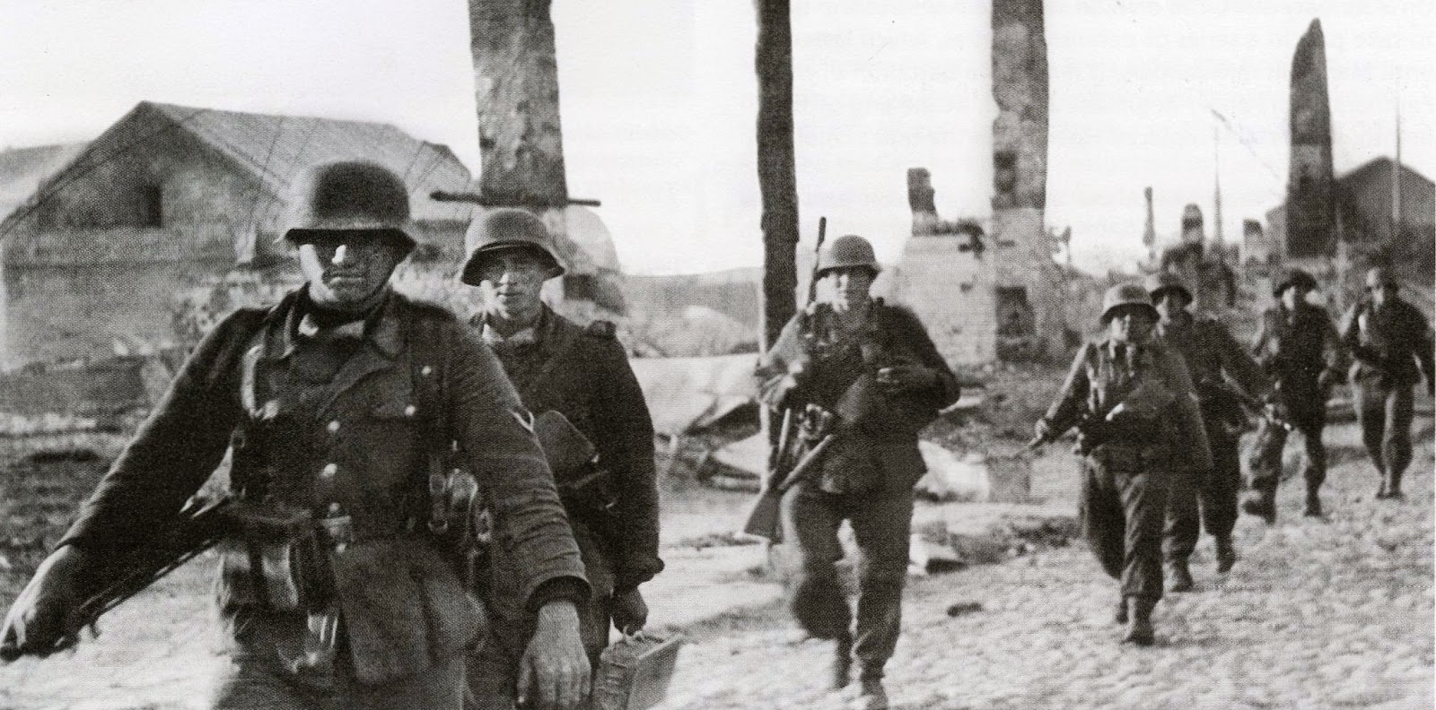 NAZI JERMAN: Foto Panzergrenadier-Division "Großdeutschland"
