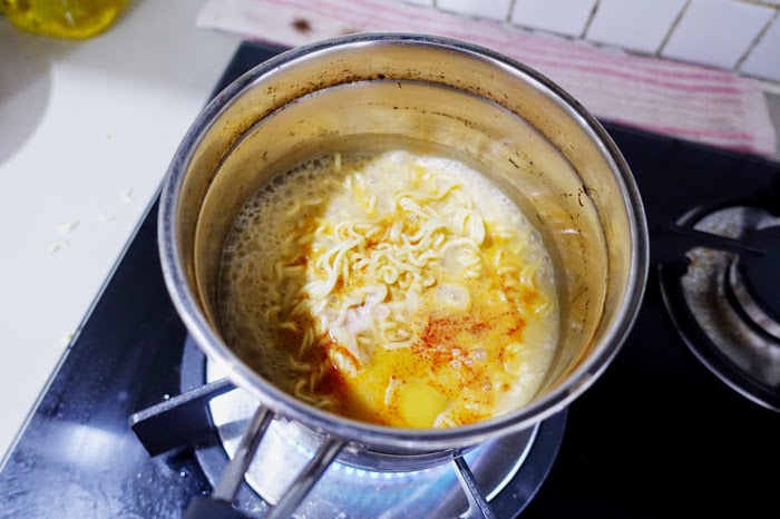 by Jane Chuck.: HOW TO MAKE THE BEST BOWL OF MAGGI (in 3 minutes)
