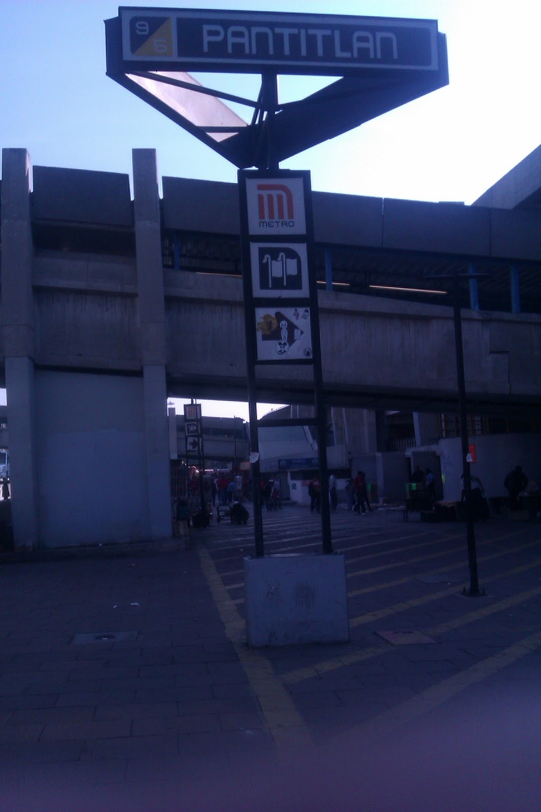 Crónicas de un peatón crónico...: Línea 9. Café.