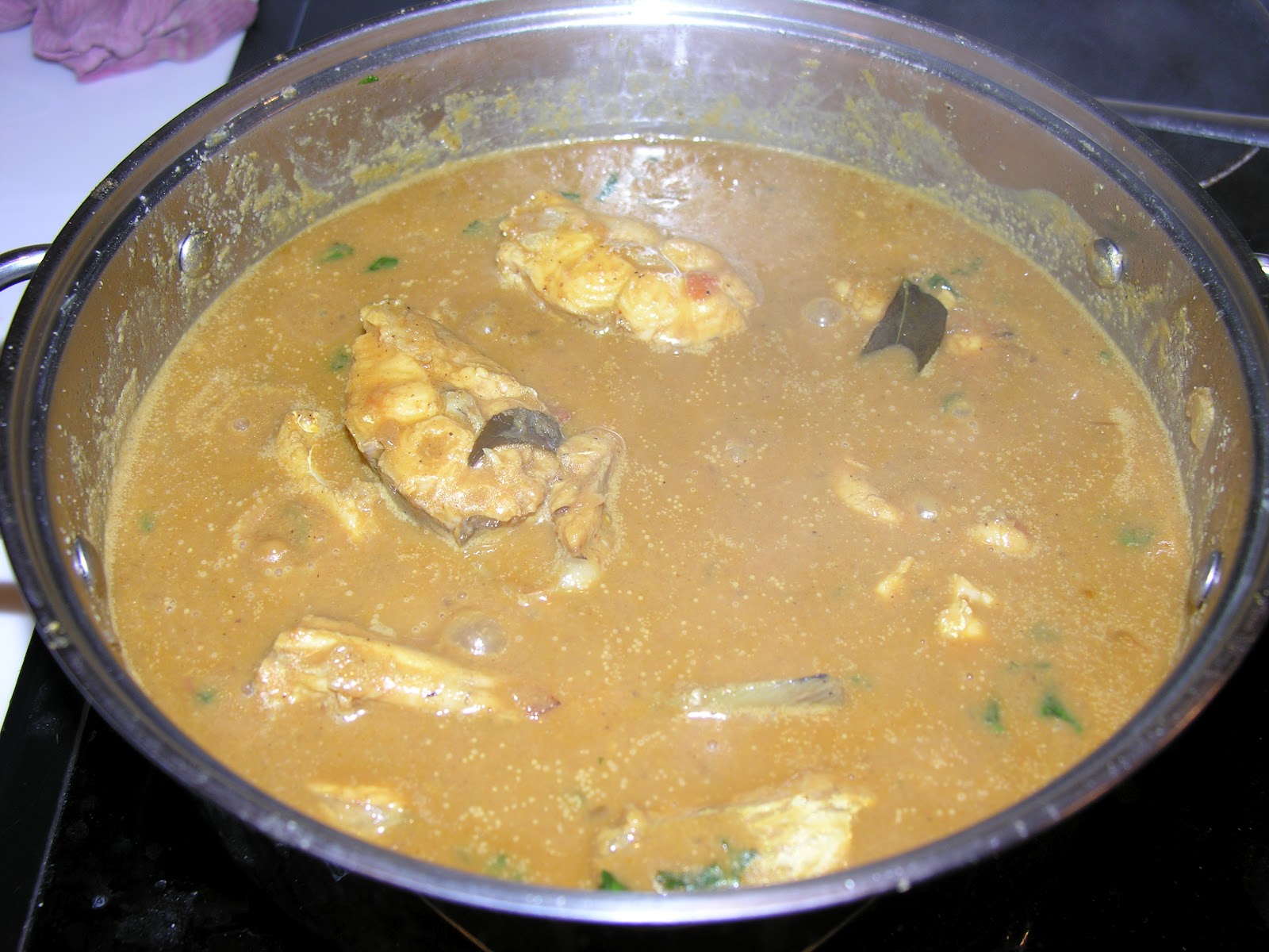 ShaRach cooking: Fish curry (with coconut)