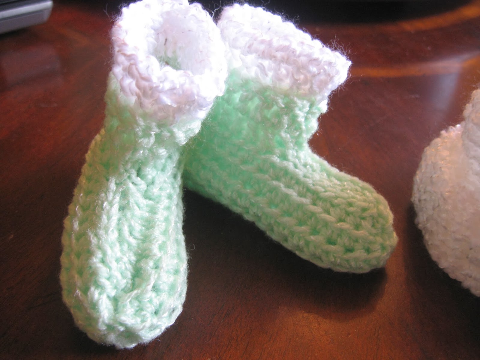 BLURT Blogger: Newborn Kit layettes FREE BABY PATTERN LINKS