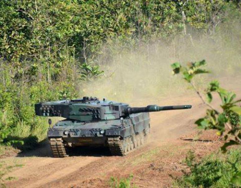 Garuda Militer: [Foto] Leopard 2A4, Tank Tempur Baru Indonesia