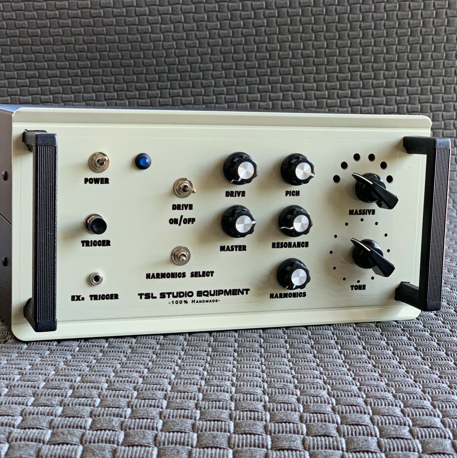 MATRIXSYNTH: George Engineer Boutique Pure Analog Bass & Drums Synthesizer