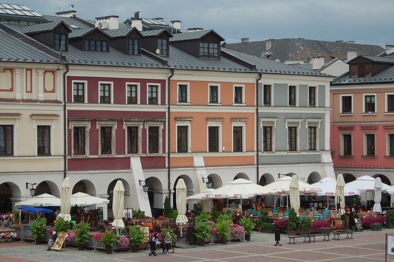 I tu i tam....Y aqui y alla: Grobowiec-piramida, ruina zamku i Perła ...