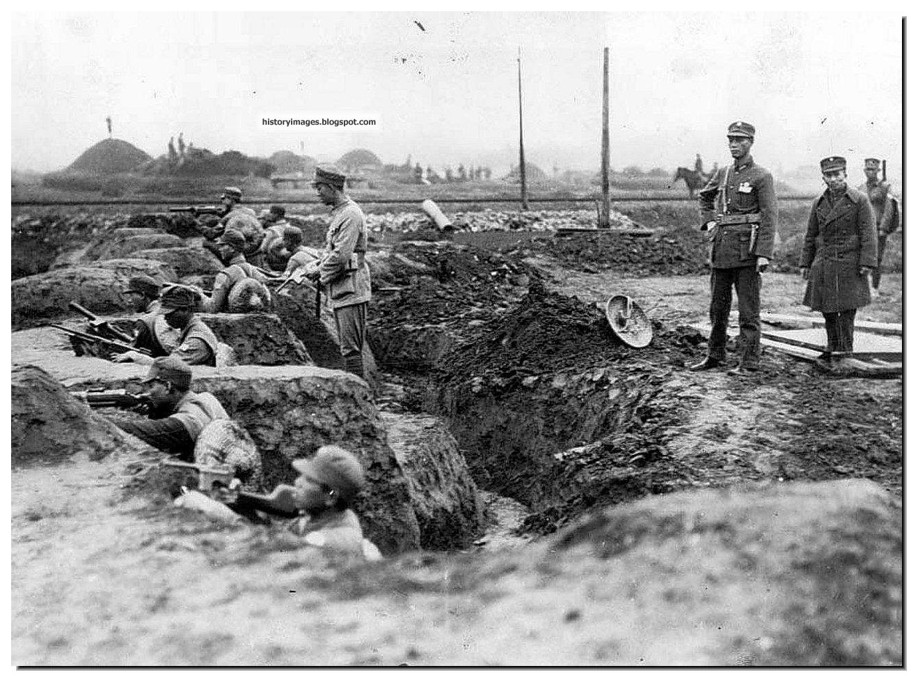 HISTORY IN IMAGES: Pictures Of War, History , WW2: Japanese Invasion Of ...