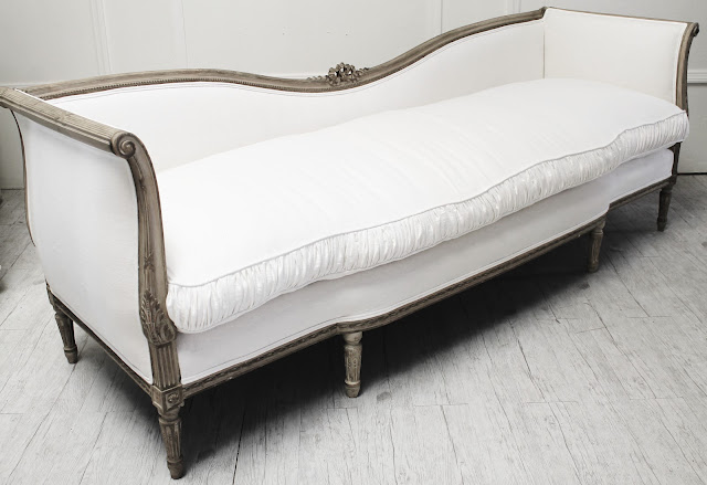 Full Bloom Cottage: Wednesday Whites....French Daybed Love....