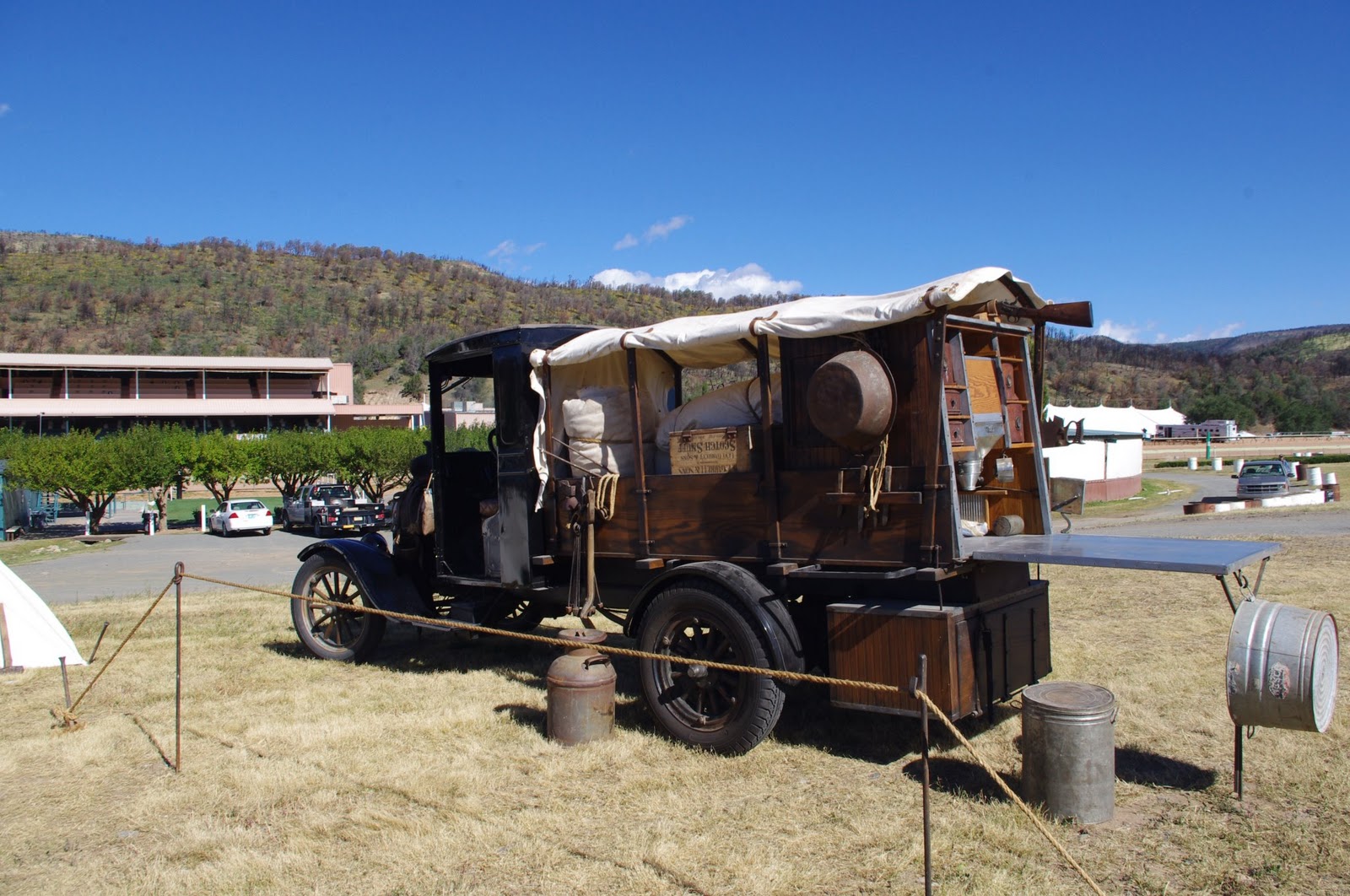 Cowboys and Chuckwagon Cooking : The All American Chuck Wagon Race