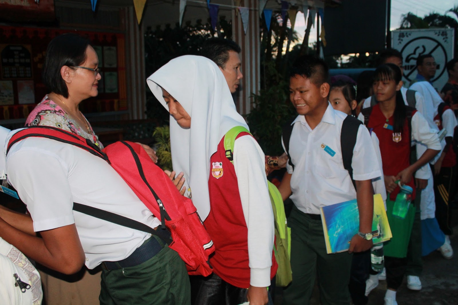 .::OFFICIAL BLOG OF SMK GEDONG::.: KEMPEN GURU PENYAYANG SMKG 2013