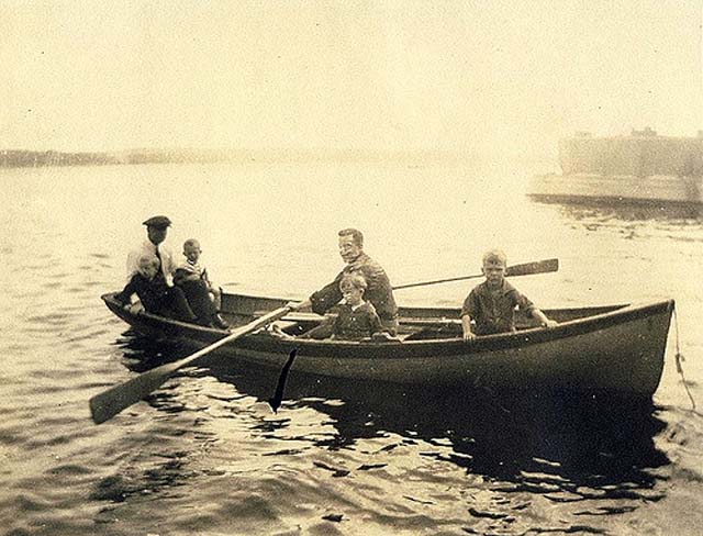 Row, Row, Row Your Boat! – 38 Interesting Vintages Snapshots of People ...
