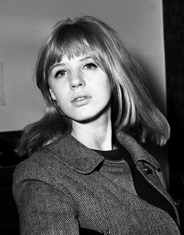 50 Rare and Beautiful Black and White Photos of Marianne Faithfull in ...