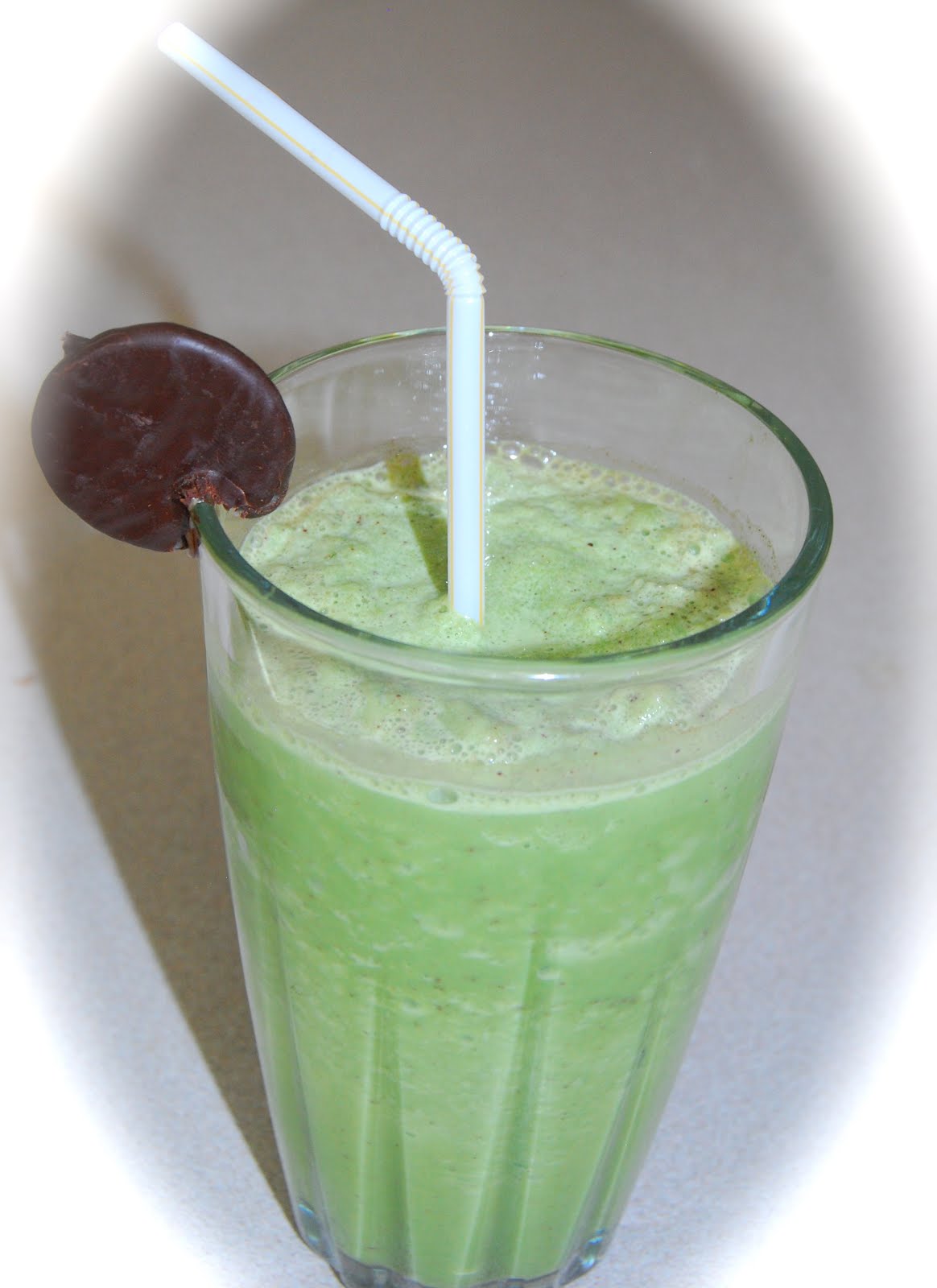 Suzie's Sweet Wheat: "Thin" Mint Chocolate Chip Shake