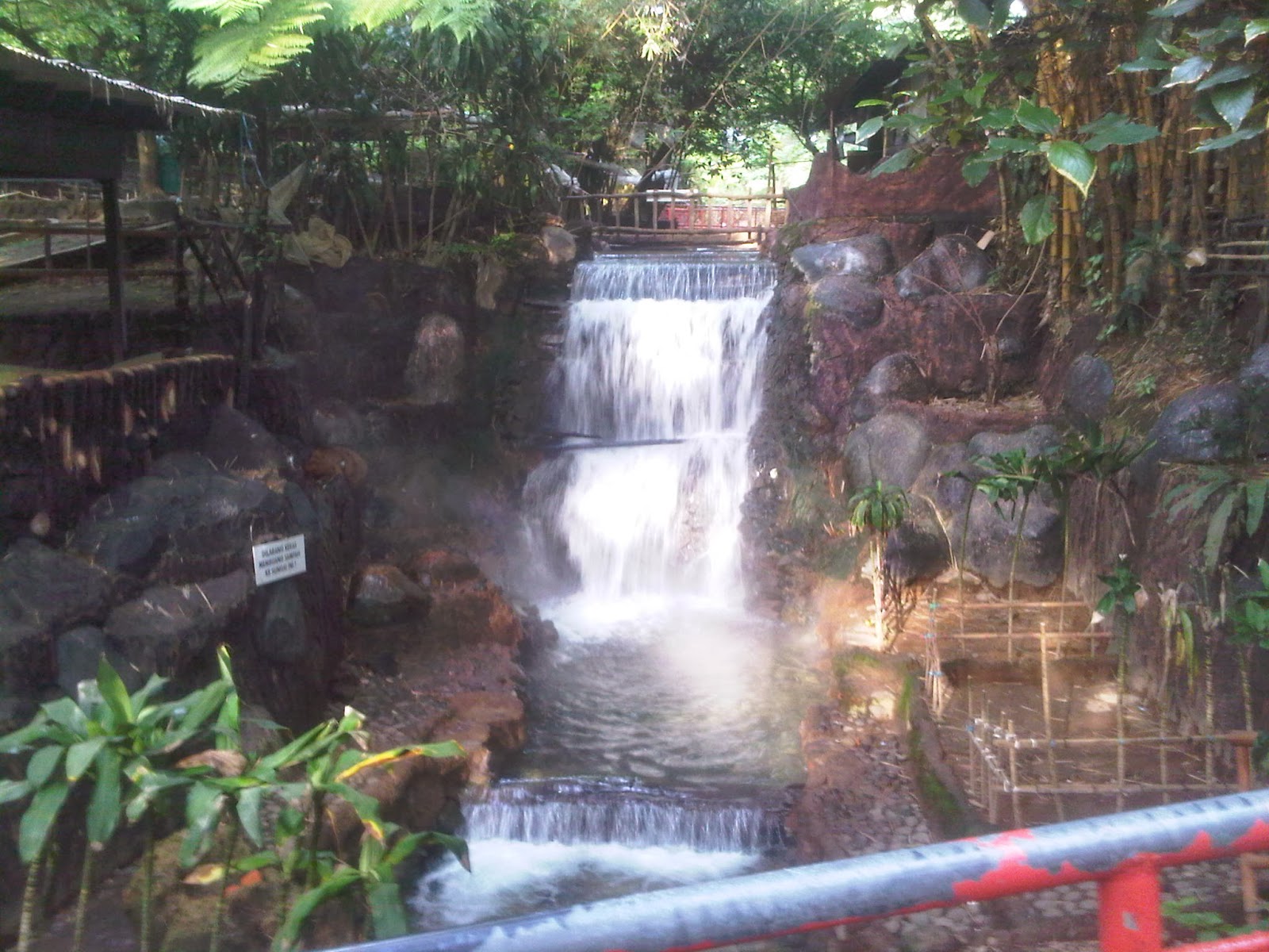 Amazing Holiday : Menikmati berendam air panas di Sari Ater Hot Spring