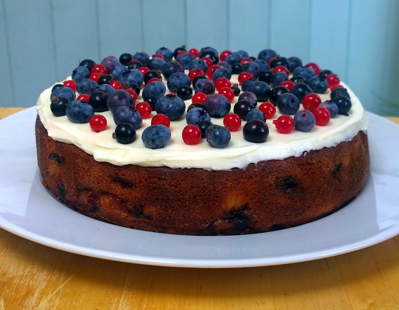 Charlie makes cakes: (Wim)berry cake