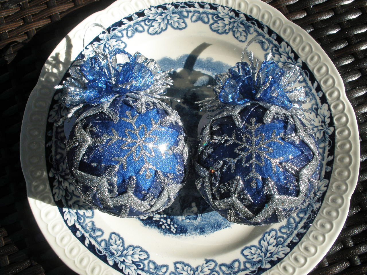 MARIETTE'S BACK TO BASICS: {Incredible Dusty Oak Handmade Ornaments}