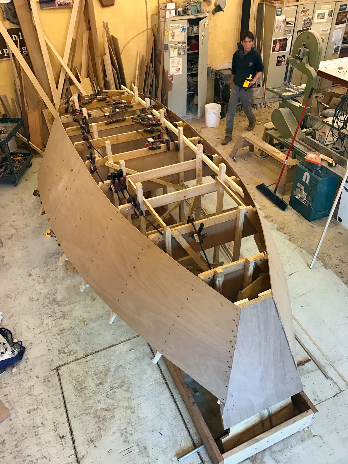 fretwaterlines: Meticulously building a strongback for one minute's use.