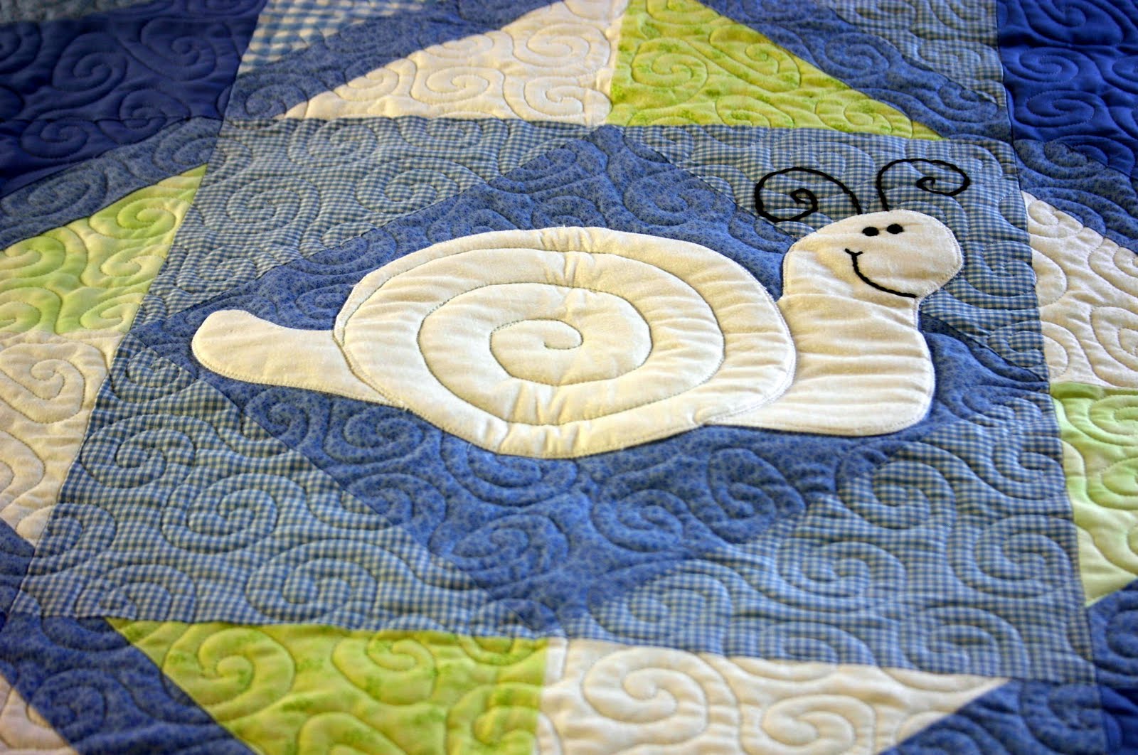 Three Bears Quilting: Barbara's Snail Quilt is finished!