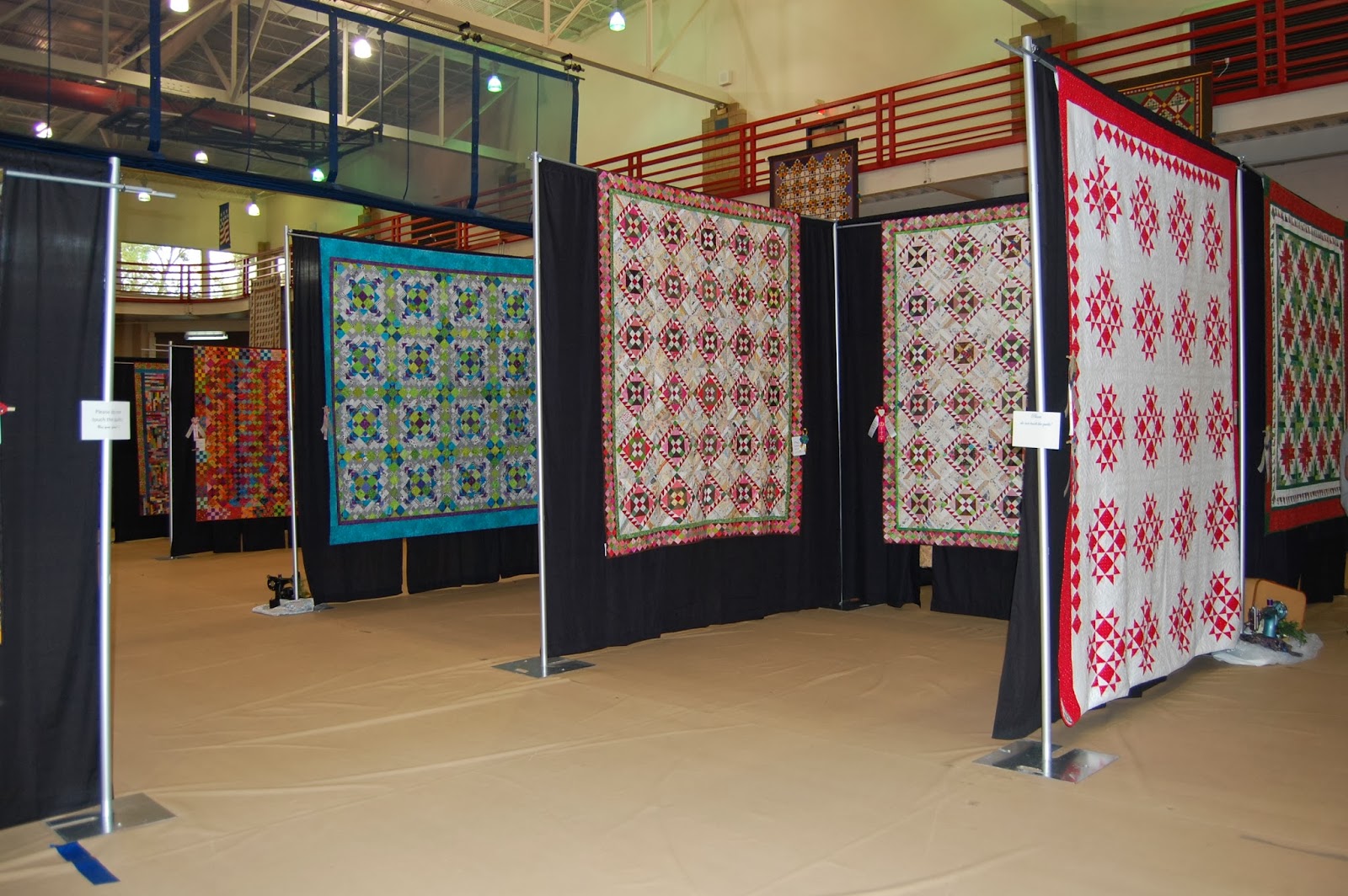 Scraps and Threadtales: Quilt Show Quiltville Inspired Display