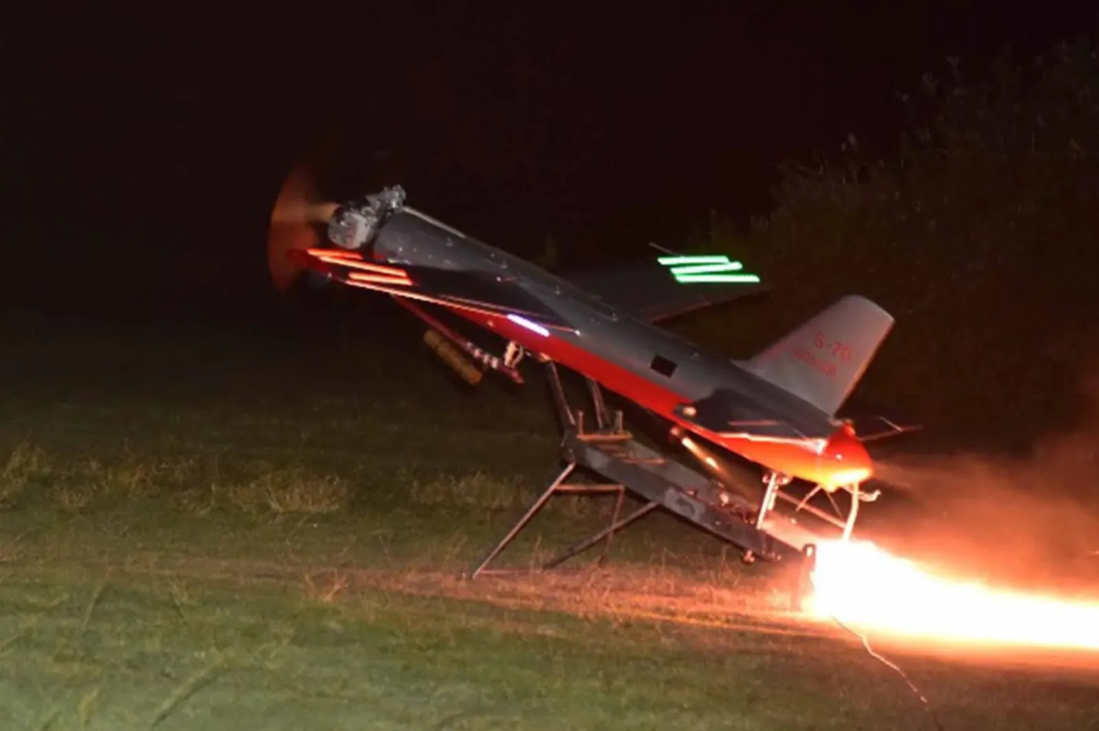 Garuda Militer: Paskhas Ujicoba Rudal QW-3 Malam Hari di Garut