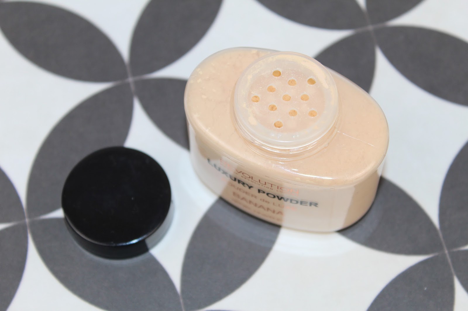 Makeup Revolution Banana Powder Review and Photos | Pink Paradise Beauty