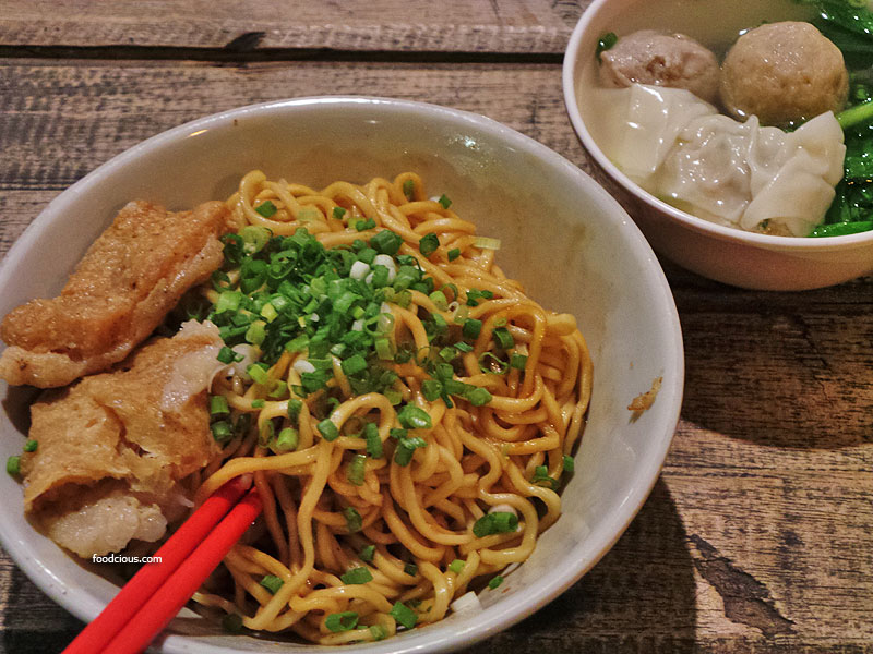 Pengetahuan makanan: 10 Kuliner maknyoss di (bandung)