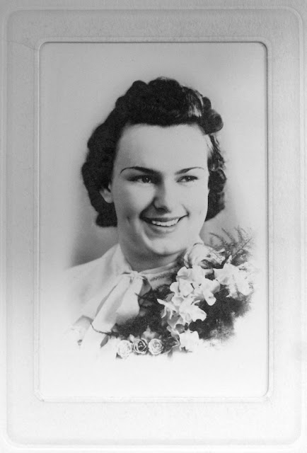 INTO THE VAGUE: All About Maxine