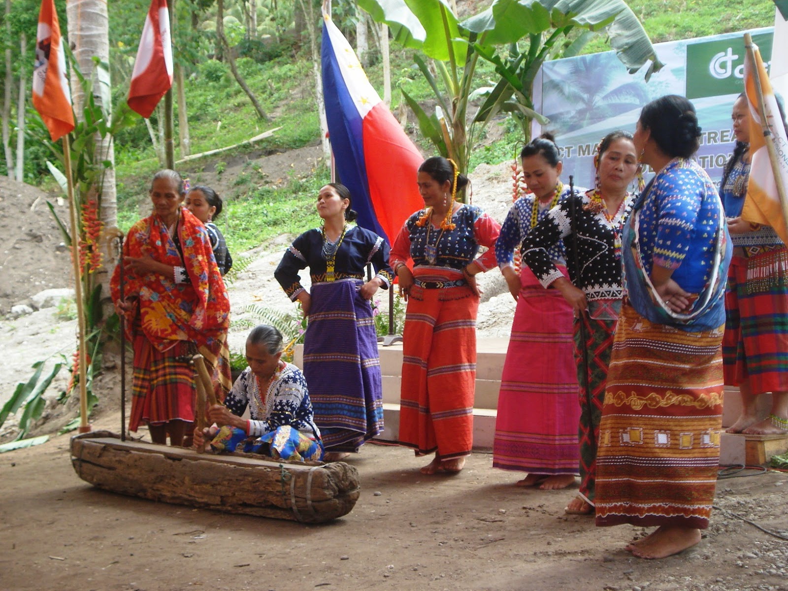 Malungon Retreat and Community Resource Center: B'laan Dance, Costumes ...