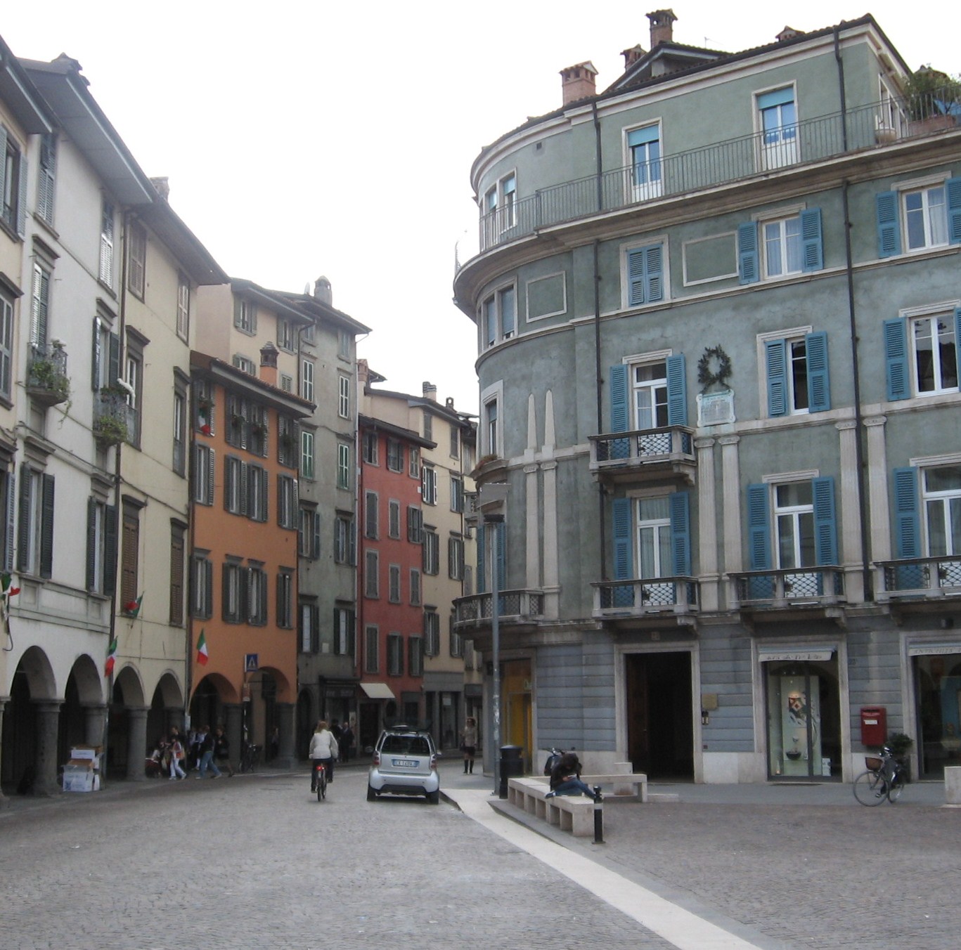 Top 12 sights in the Città Bassa in Bergamo |Best of Bergamo