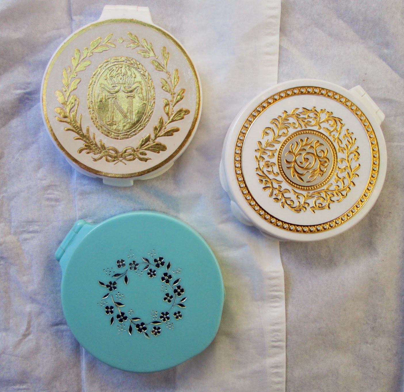 J. Ann's Doll Loft: Vintage Compacts - Reflections of History