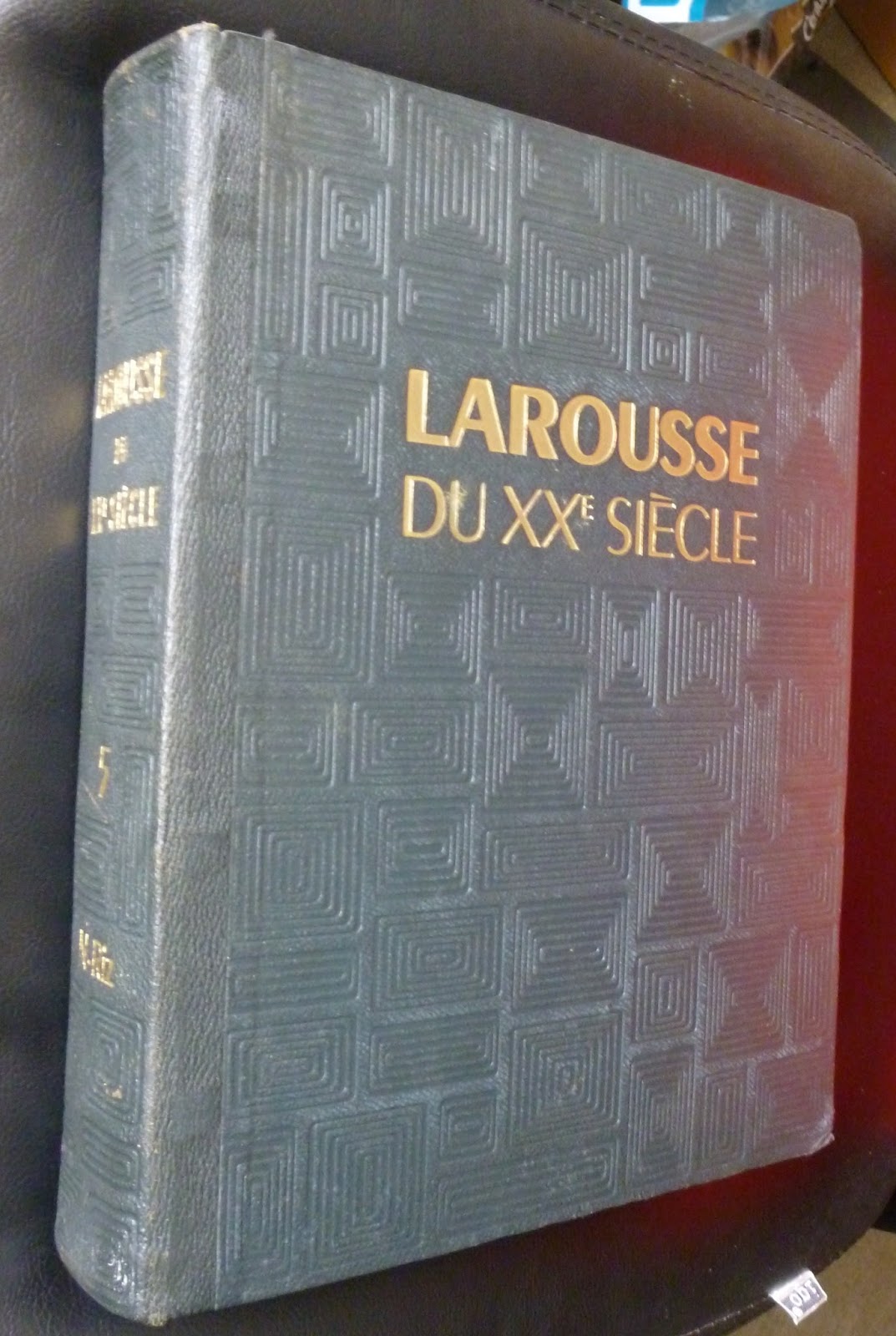 O LIVRO DE AREIA: Os 'Larousse' - cresci entre o Petit e o Grand