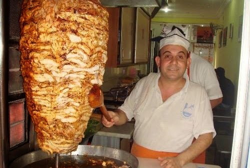 ΚΩΝΣΤΑΝΤΙΝΟΥΠΟΛΗ: ΓΥΡΑΔΙΚΑ ΣΤΗΝ ΚΩΝ/ΠΟΛΗ.