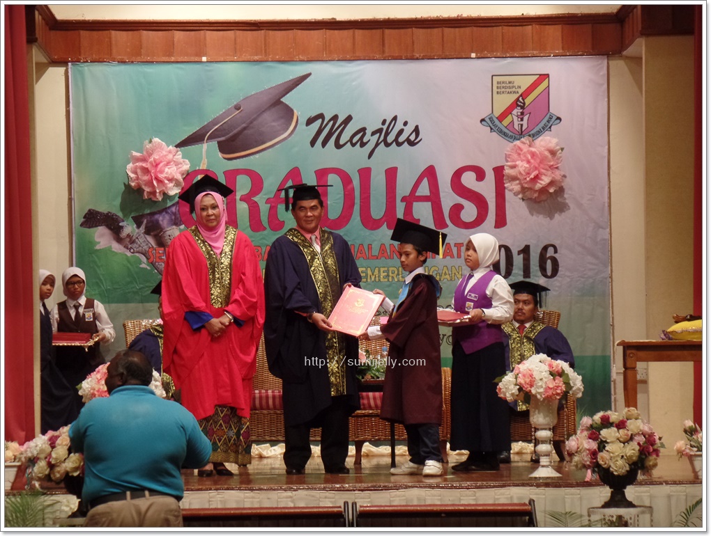 .: SuMiJellY Weblog:.: Majlis Graduasi Tahun 6 SKJ4