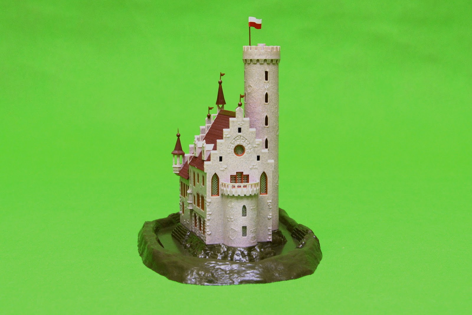 My Miniature Worlds: Faller 232242, N-scale moated castle