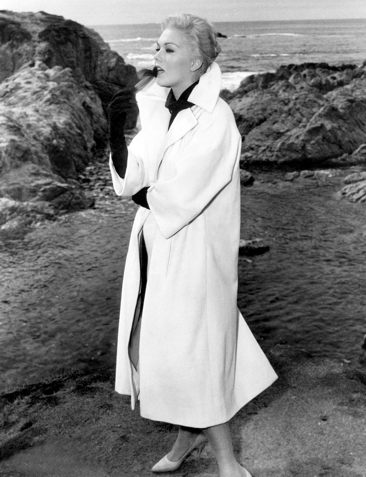 Lady Eve's Reel Life: The Costumes of VERTIGO