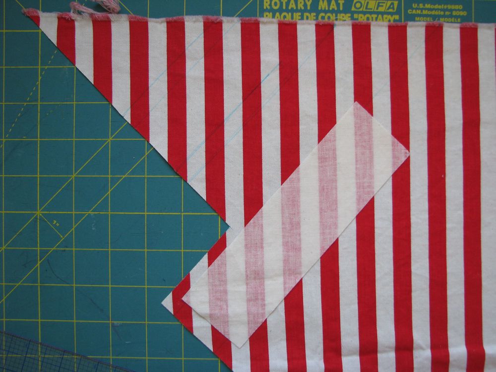 Grosgrain: Free Pattern Month Day 22 - Made By Rae: Chevron Wristlet